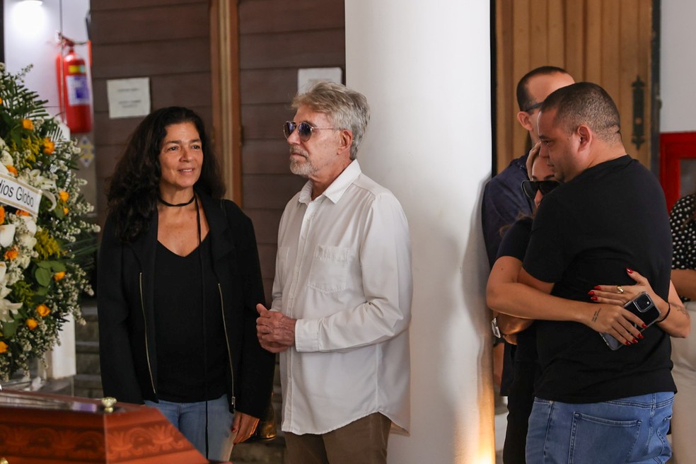 Velório de Emiliano Queiroz: fãs, famosos e familiares se despedem do ...