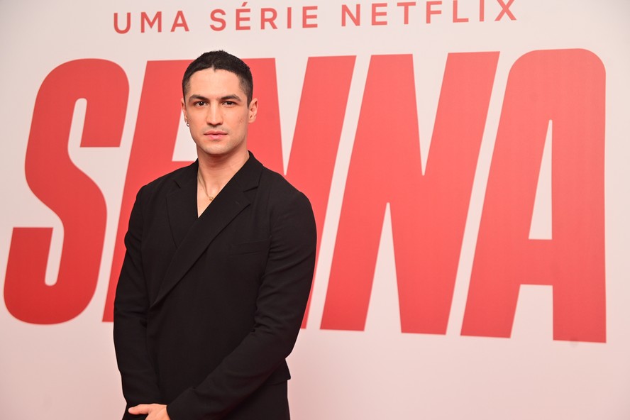 Gabriel Leone conta como viver Ayrton Senna em série da Netflix inspirou sua vida; vídeo