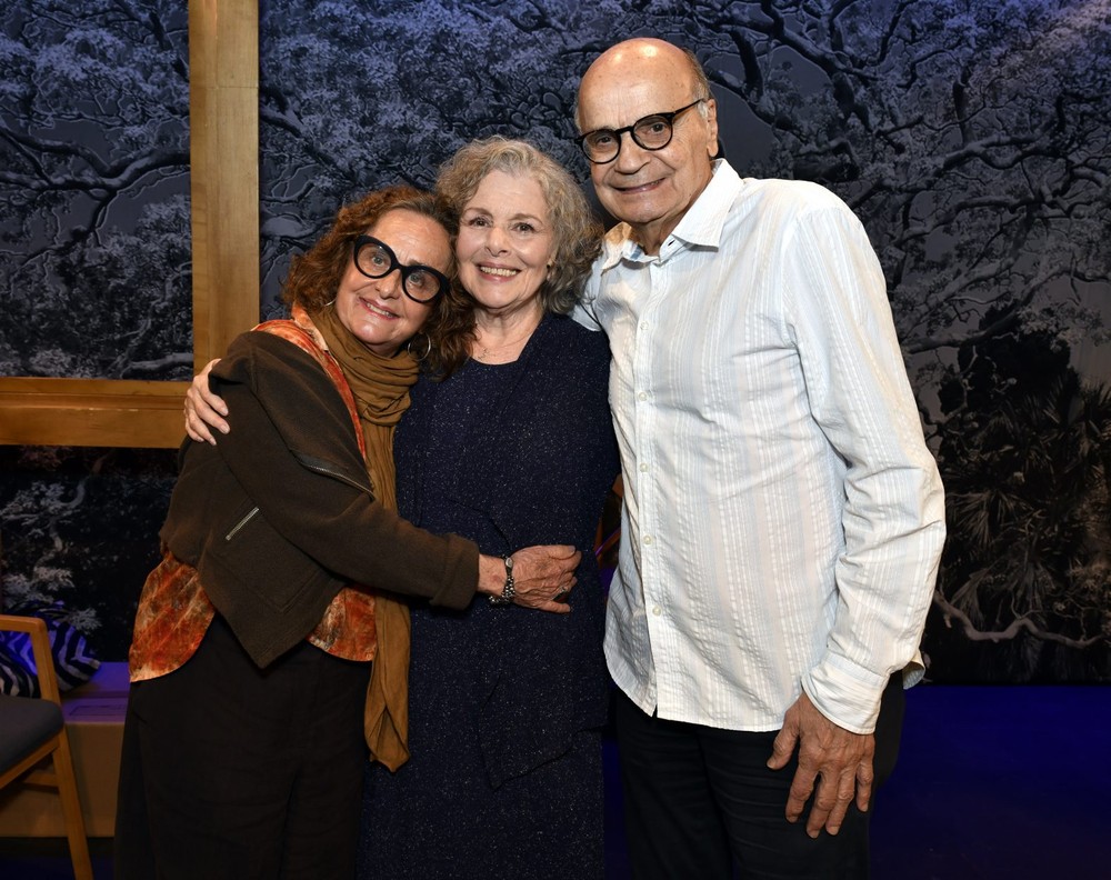 Irene Ravache faz 80 anos e ganha festa surpresa no Rio