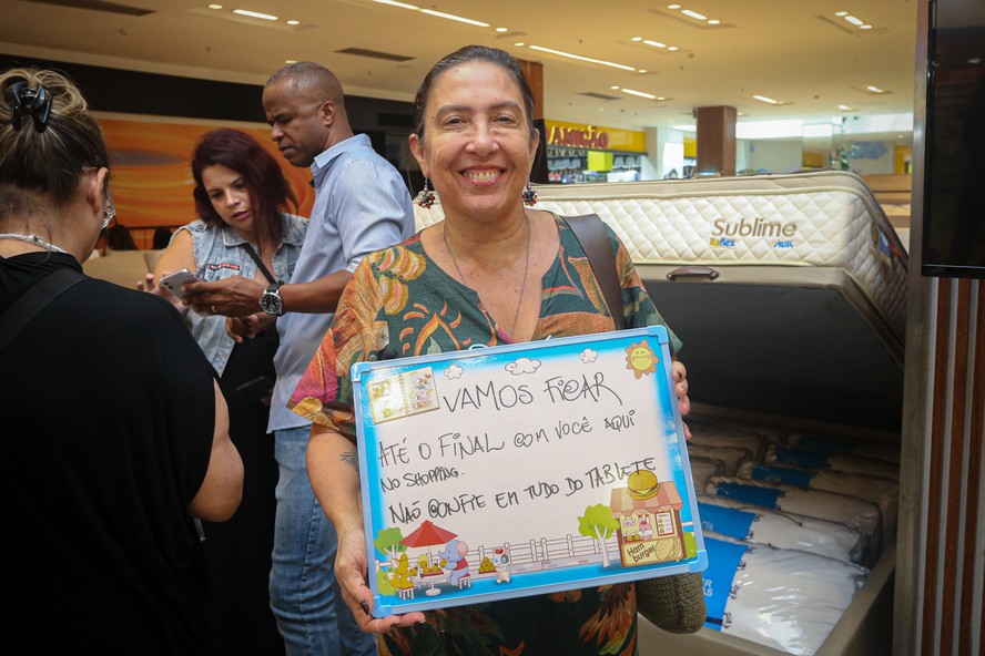 BBB 25: Mãe de Eva leva recado para Renata na Vitrine do Seu Fifi