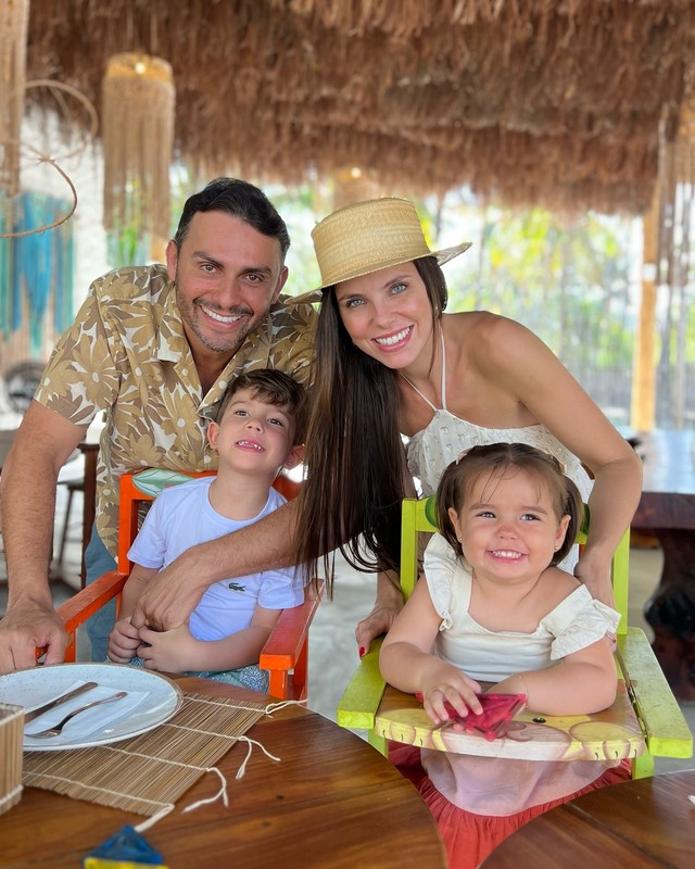Mano Walter e Debora Silva fazem segunda festa de casamento: 'Aliança ...