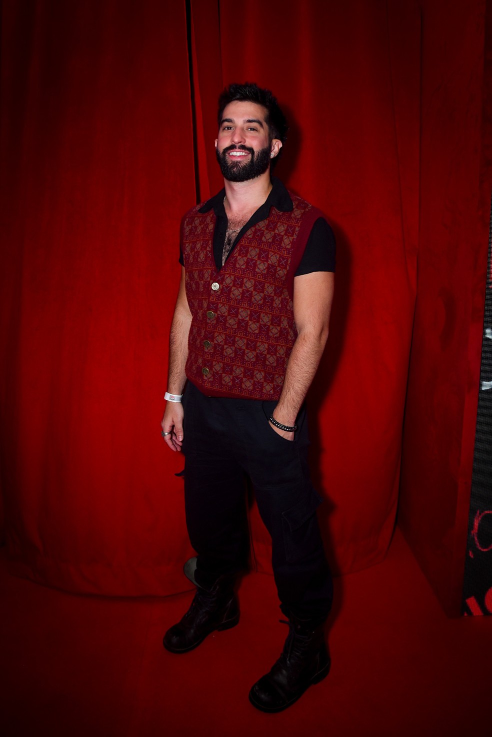 Lembra dele? Vice-campeão do 'BBB 19', Alan Possamai curte festa em SP