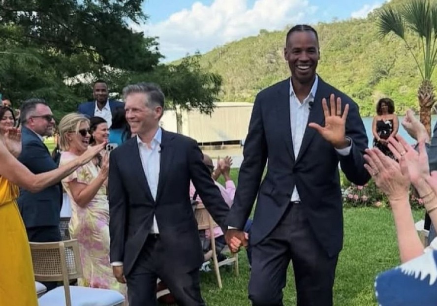 Jason Collins, primeiro jogador da NBA a se assumir gay, se casa com ...