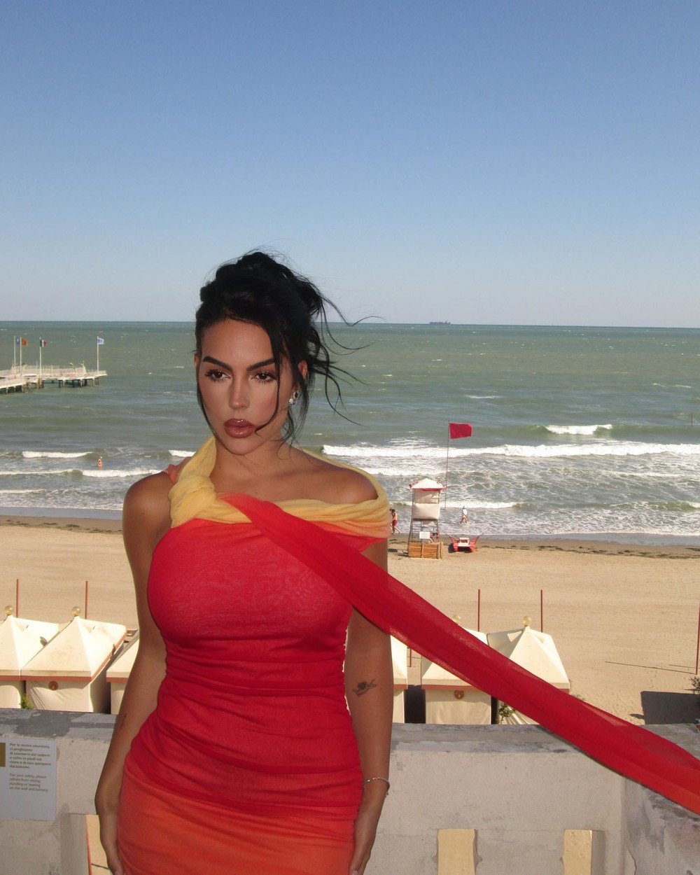 Georgina Rodríguez Escolhe Look Inspirado No Filme Uma Linda Mulher