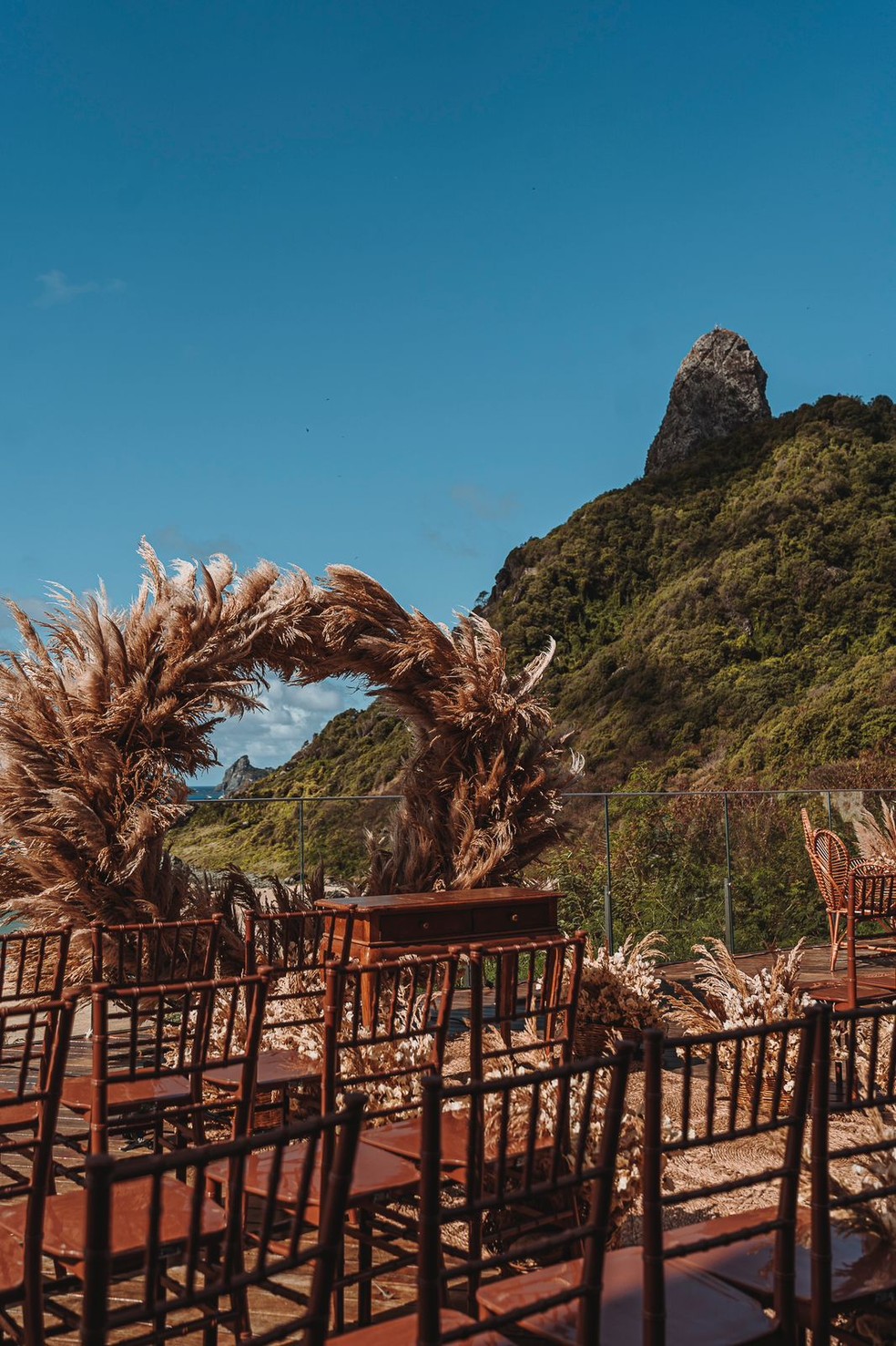 Cantora Ghabi celebra 10 anos de casamento em Fernando de Noronha; fotos