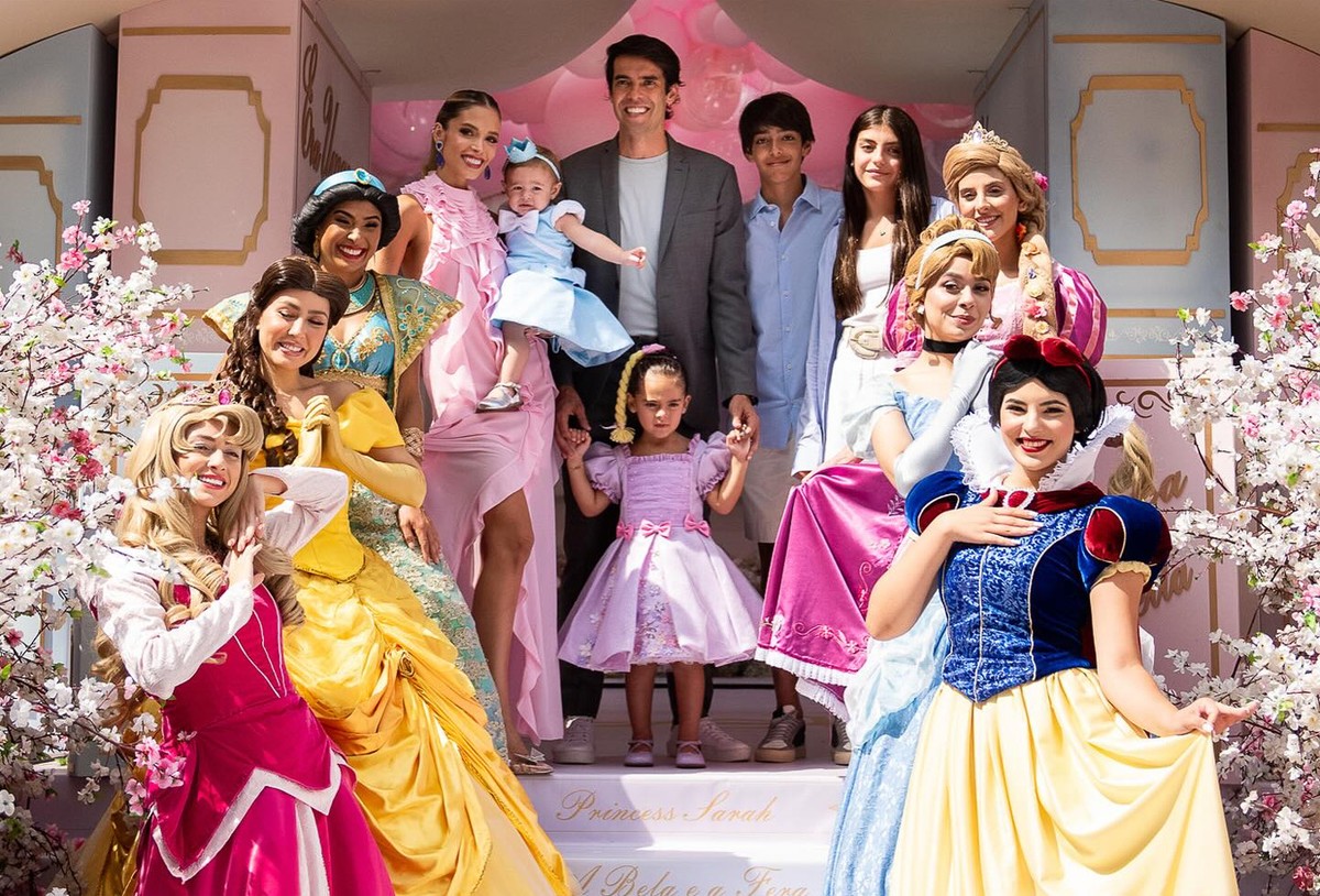 Carol Batista e Kaká abrem álbum de superfesta de princesa de 1 ano da ...