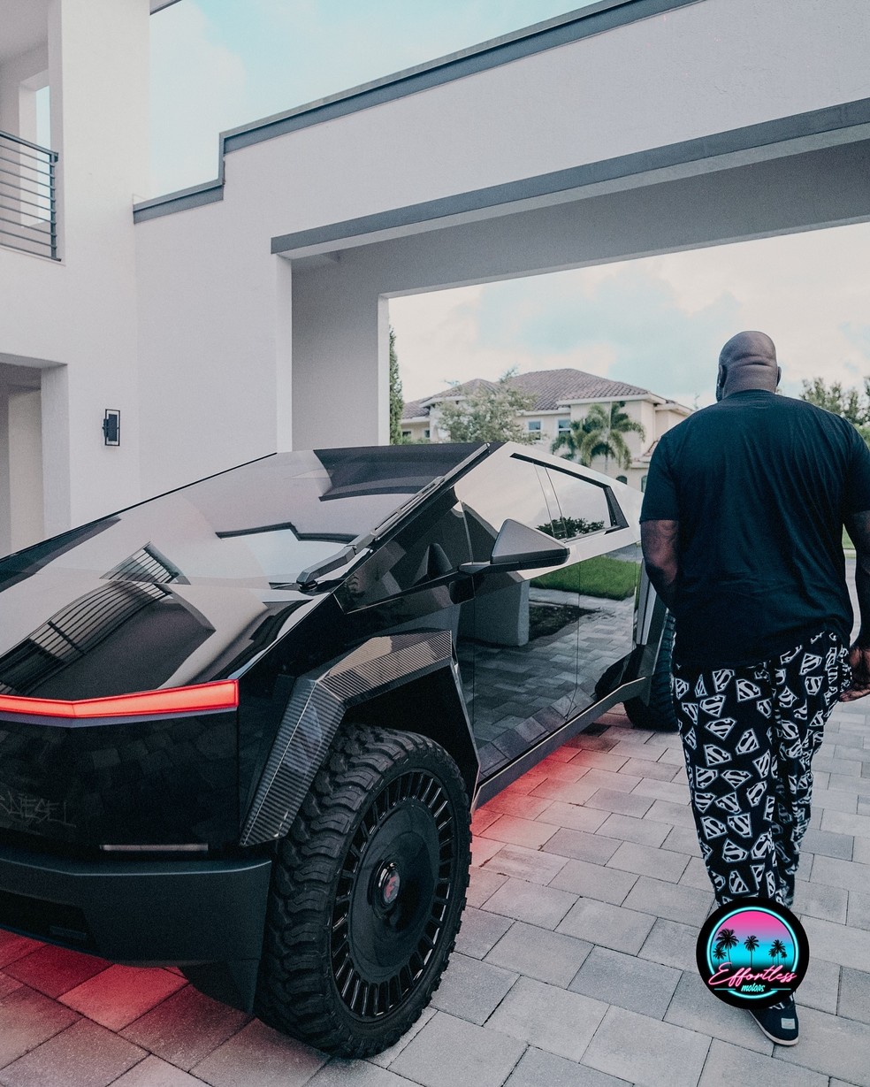 Shaquille O'Neal compra segundo Tesla, e personaliza veículo de R$ 1,5 ...