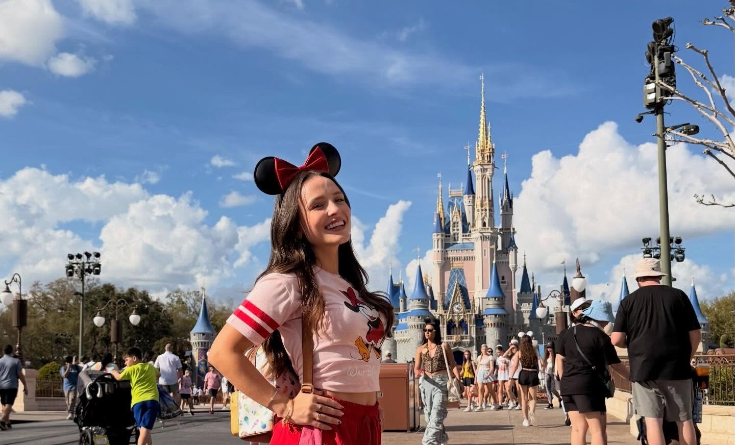 Larissa Manoela diz que já saiu escoltada da Disney por atrapalhar o ...