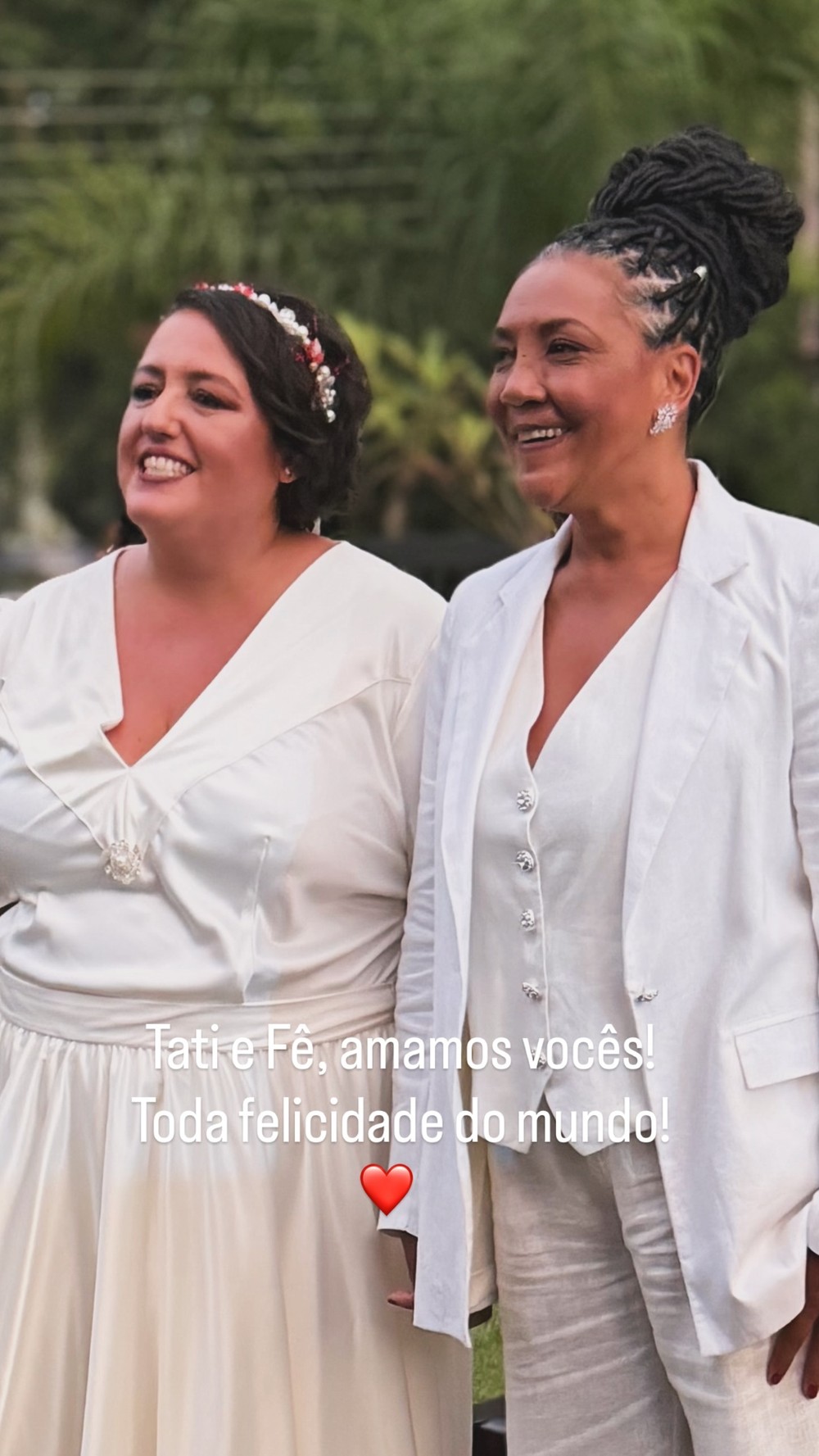 Thais Fersoza mostra fotos do casamento da irmã