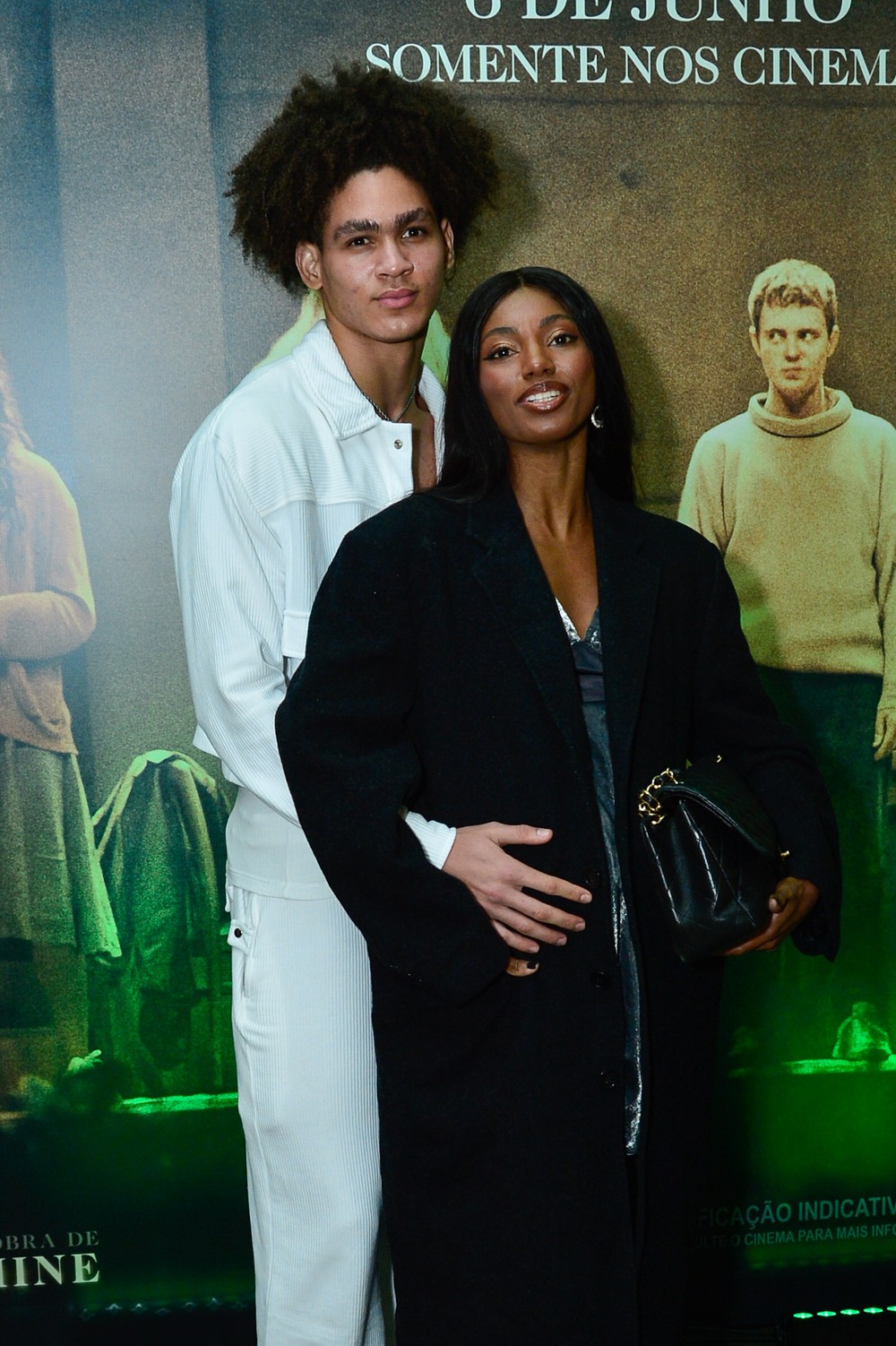 Ex-BBB Tina Calamba faz aparição com novo affair; saiba quem é