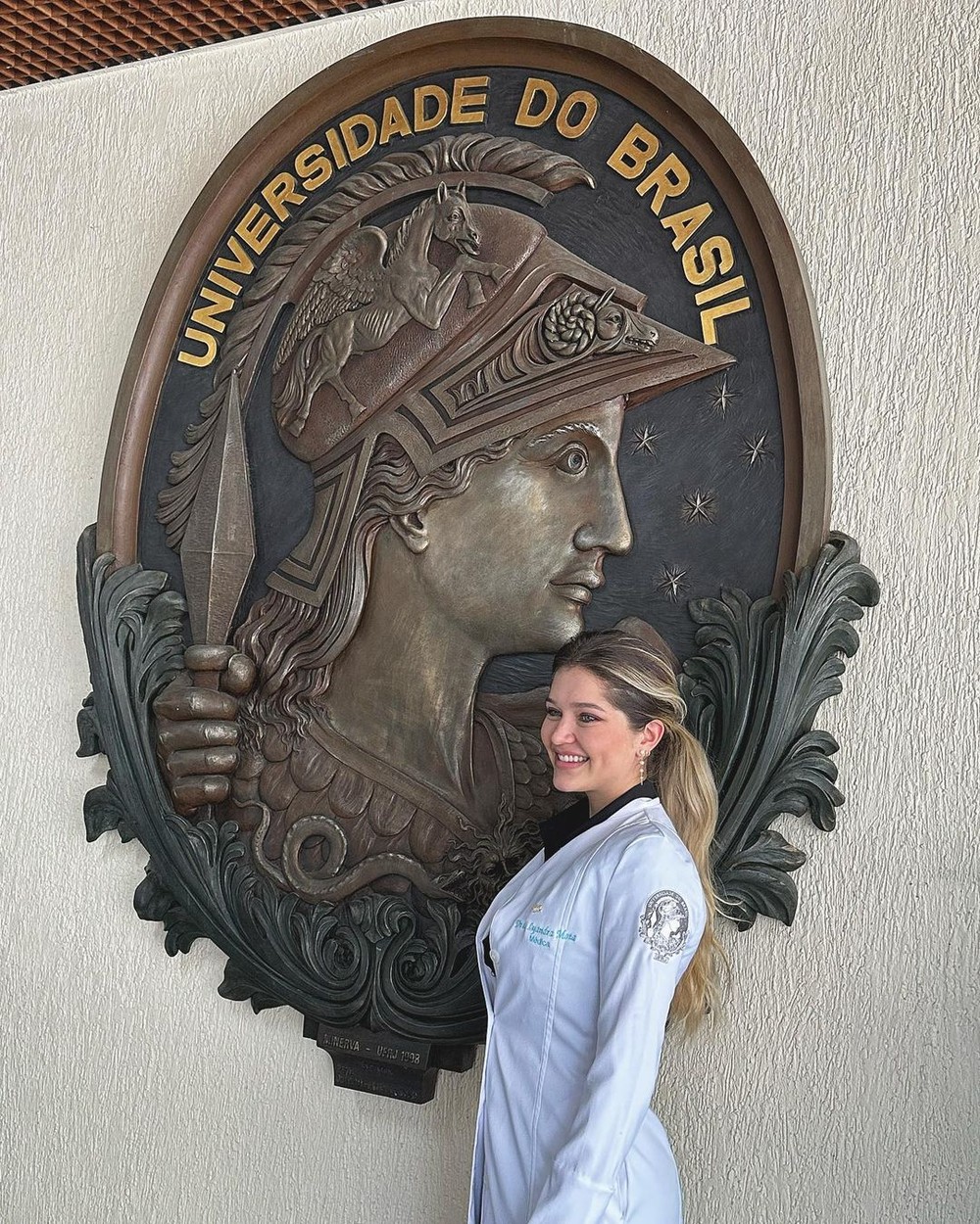 Lyandra Costa se despede de colegas do curso de especialização em ...