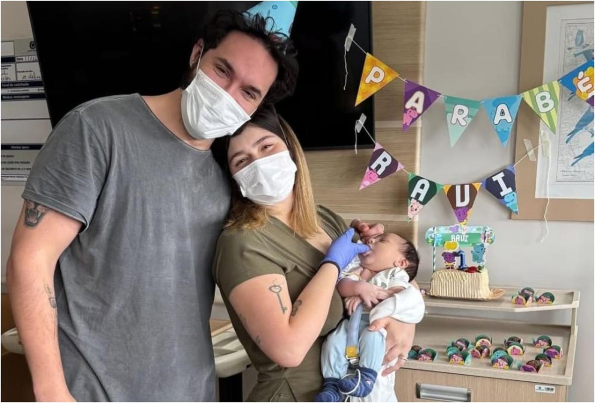 Eliezer e Viih Tube se revezam para ficar com Ravi no hospital, e ela ...