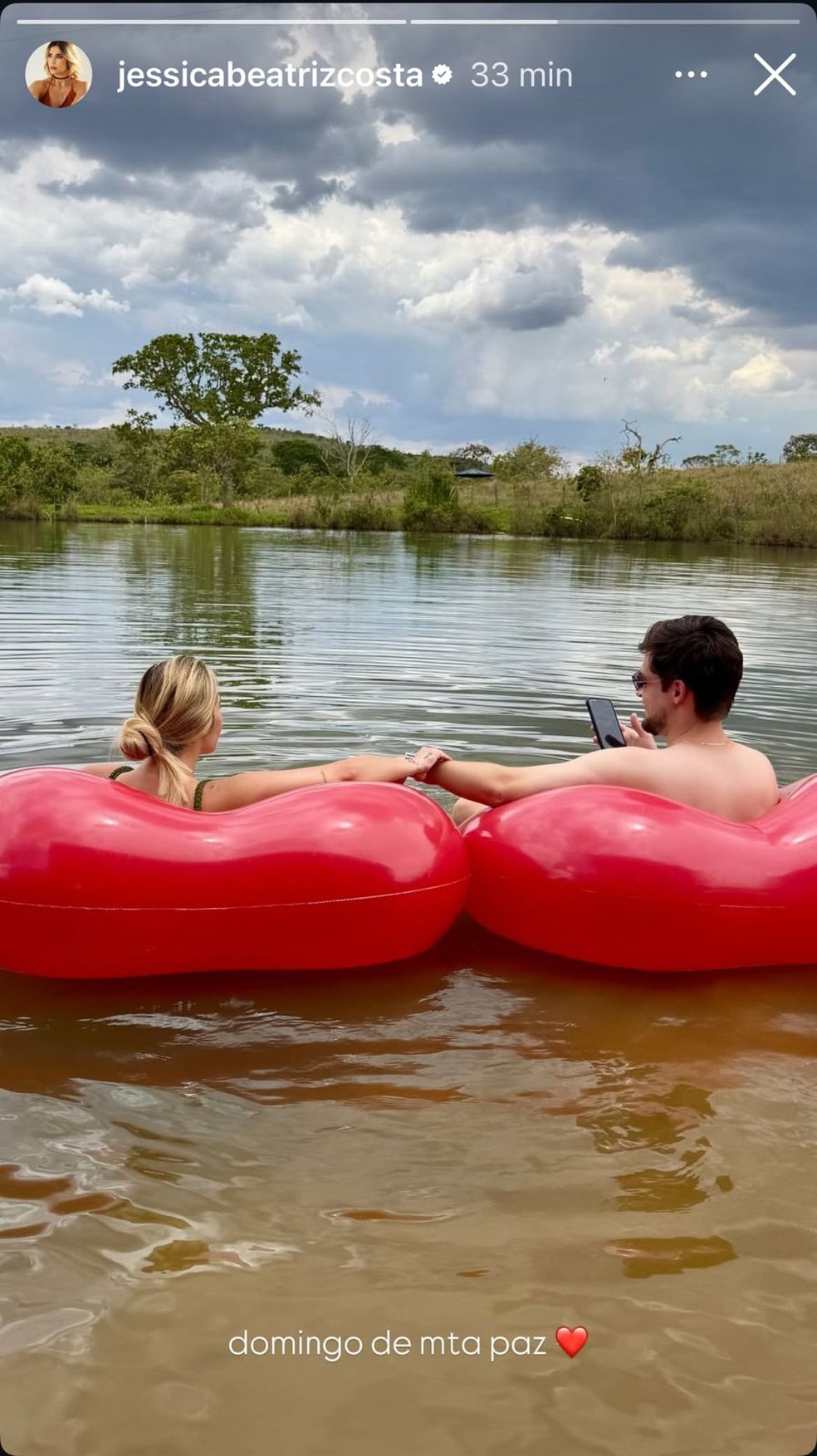 Jéssica Beatriz, filha de Leonardo, posta clique romântico de mãos dadas com novo affair