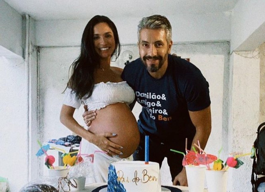 Repórter da TV Globo, Danilo Vieira celebra aniversário com a mulher grávida: 'Mais especial'