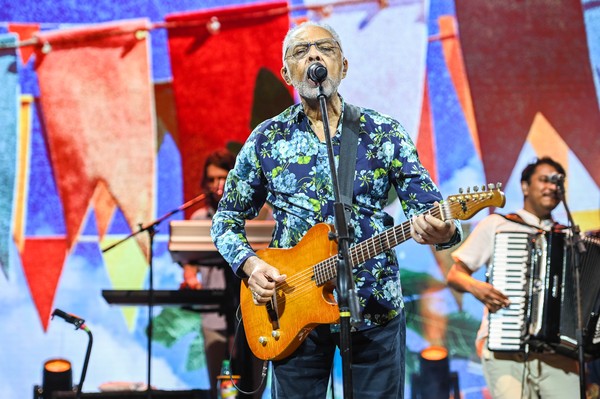 Com dancinhas, Gilberto Gil brilha no palco de festa de São João na ...