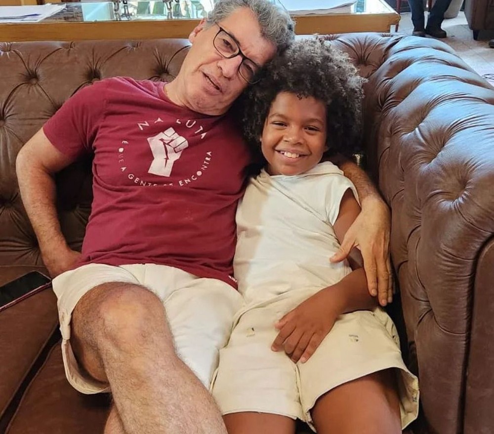 Ator mirim Levi Asaf compartilha momentos de afeto nos bastidores de ...