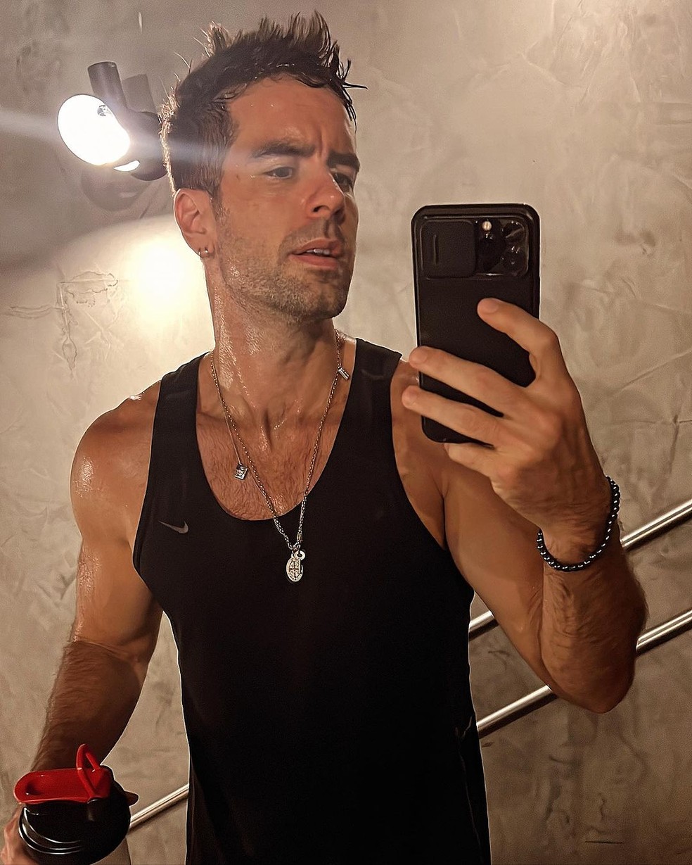 Após follow de Ricky Martin, Marcos Pitombo manda indireta para cantor