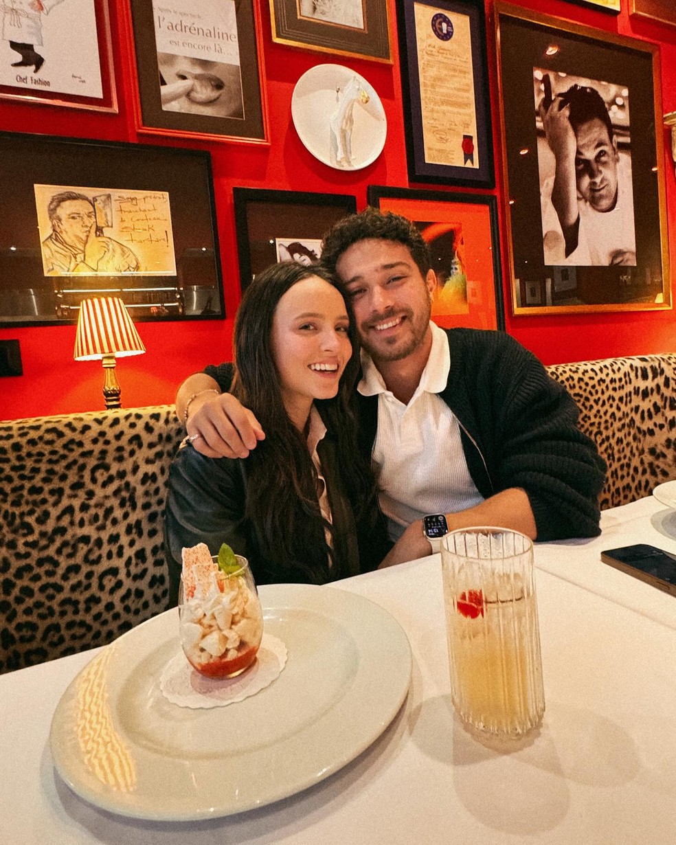 Larissa Manoela celebra 10 meses de casada com André Luiz Frambach