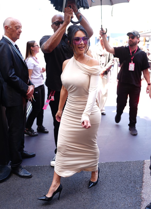 Lewis Hamilton vai até paddock abraçar Kim Kardashian após segundo ...