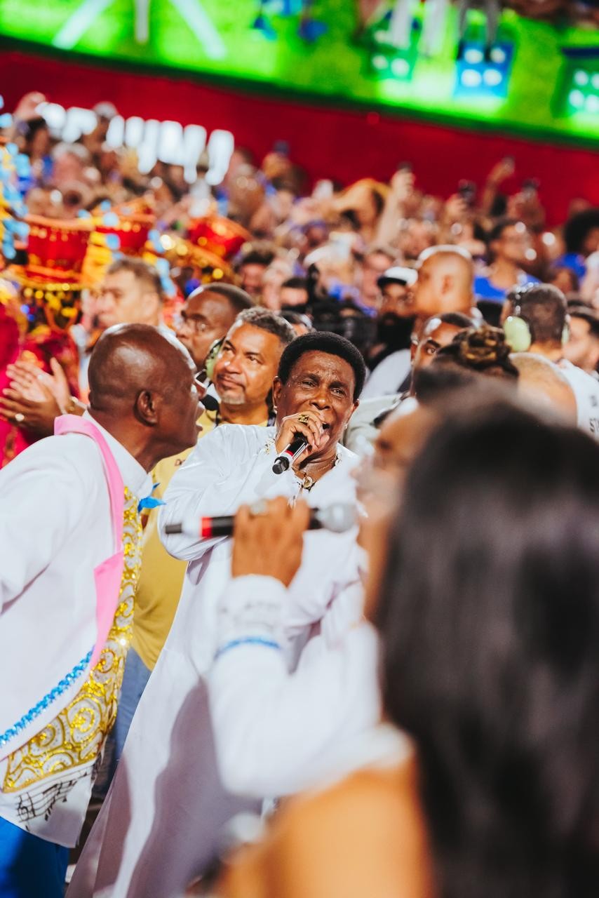 Lore Improta celebra mais um desfile como musa da Viradouro: 'Lugar ...