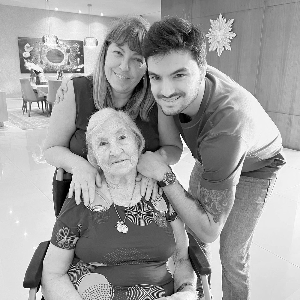 Felipe Neto lamenta a morte da avó: 'Nossa maior luz se apagou'