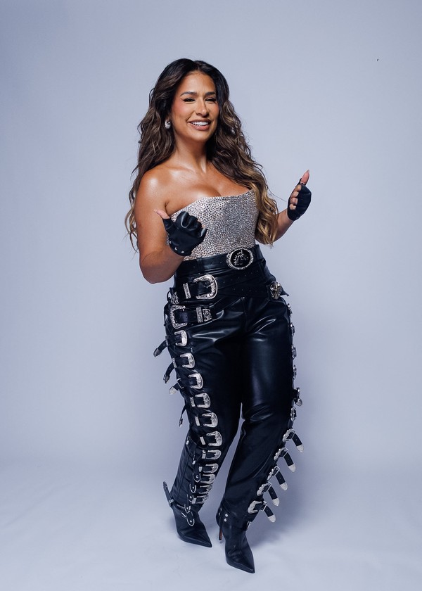 Simone Mendes se inspira em Beyoncé e Michael Jackson em look para ...
