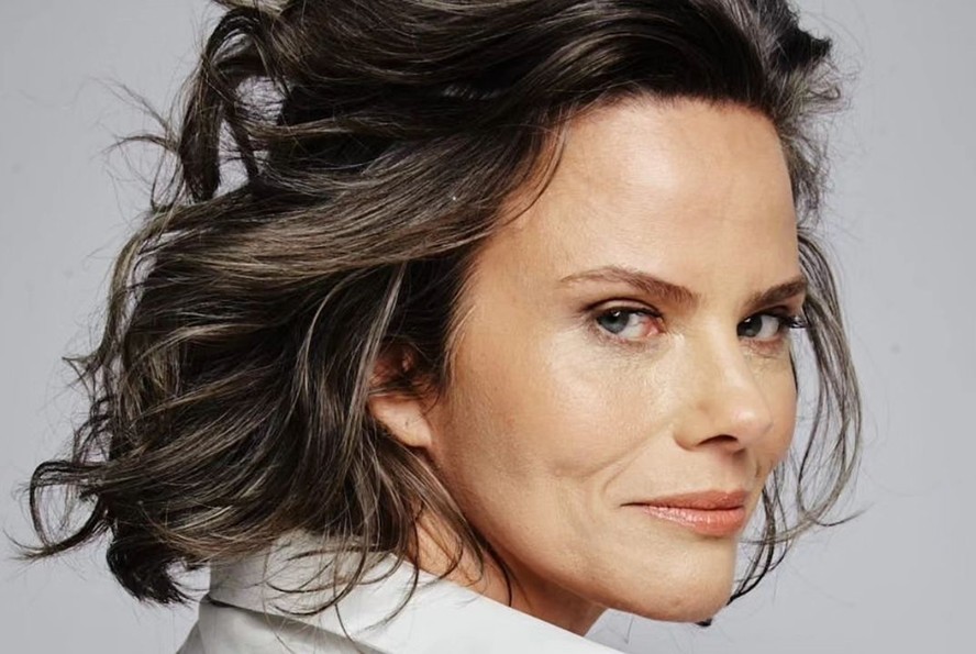 Maria Cândida abre o jogo sobre noivado com colega dos tempos de escola