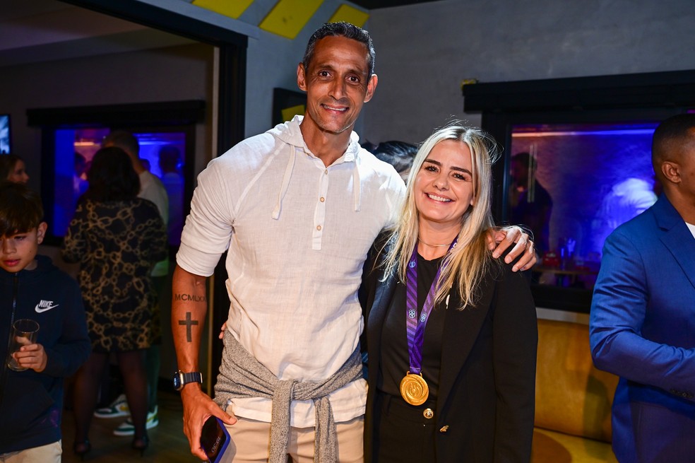 Milene Domingues prestigia ex-marido Ronaldo e filho, Ronald, em ...