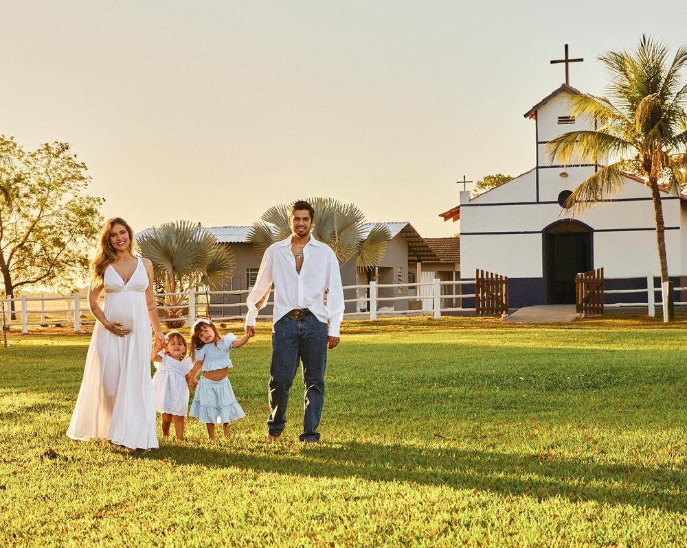 Virginia Fonseca posa em família e comemora reta final da gravidez: 'Suas irmãs estão empolgadas'