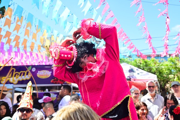 Eva Pacheco, Chandelly Braz e outros famosos vão à Festa do Pau da ...
