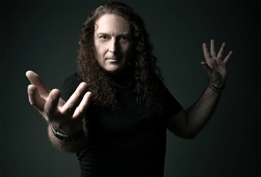 Angra anuncia saída do vocalista Fabio Lione após 13 anos e show da ...