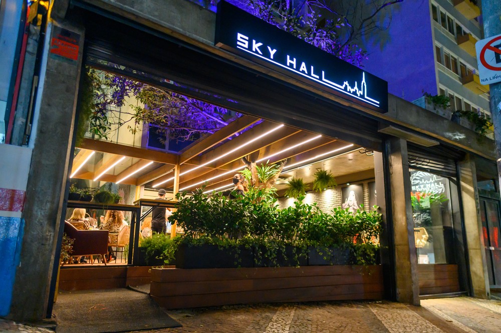 Veja roteiro de 8 bares e restaurantes com música ao vivo em SP
