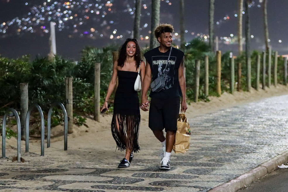 Astro da NBA Miles McBride curte viagem ao Rio com a namorada brasileira