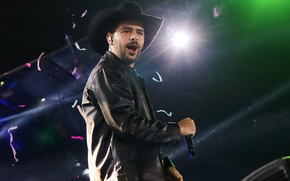 Namorado de Pedro Sampaio acompanha show do DJ em rodeio; veja mais ...