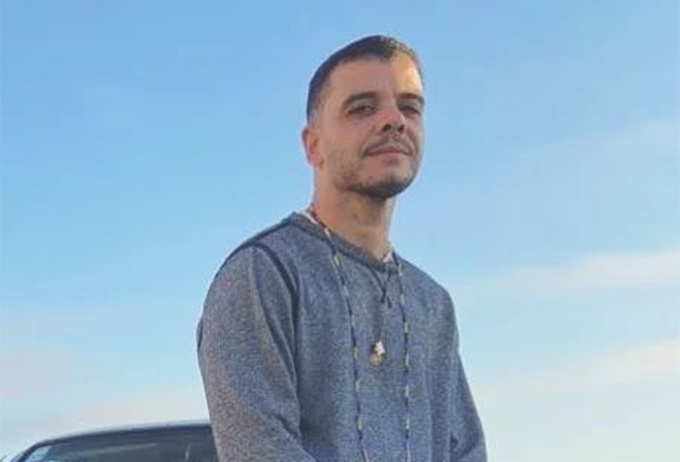 Mãe de João Rebello resgata clique do filho com o irmão, o diretor ...