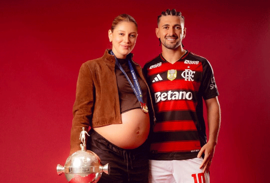 Nasce Milano, primeiro filho de Arrascaeta e Camila Bastiani