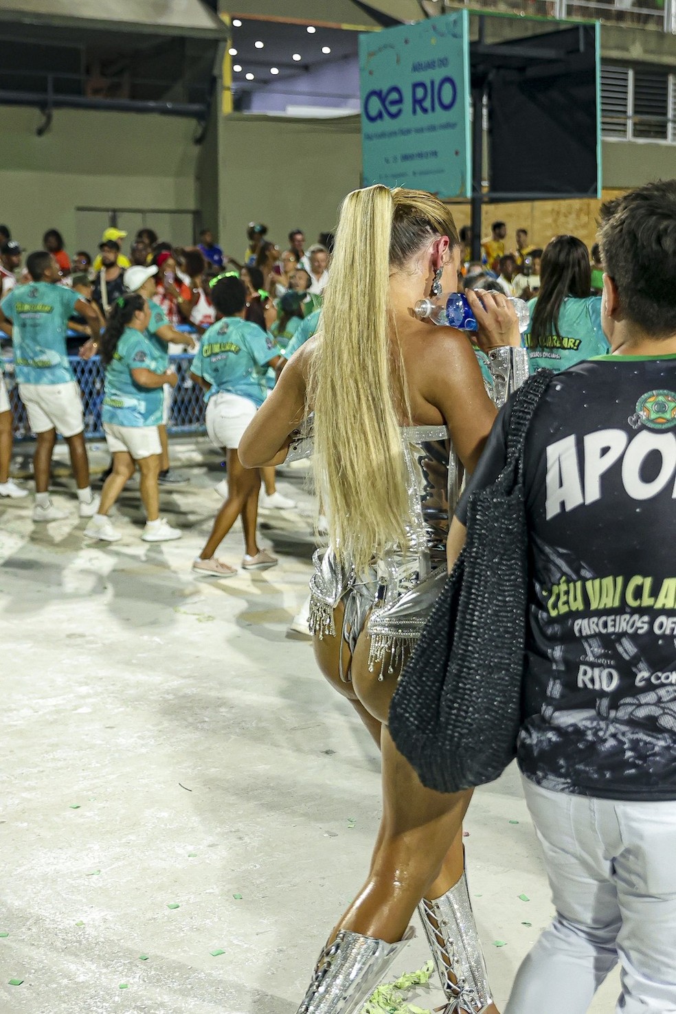 Erika Schneider passa mal em ensaio técnico do Carnaval 2025