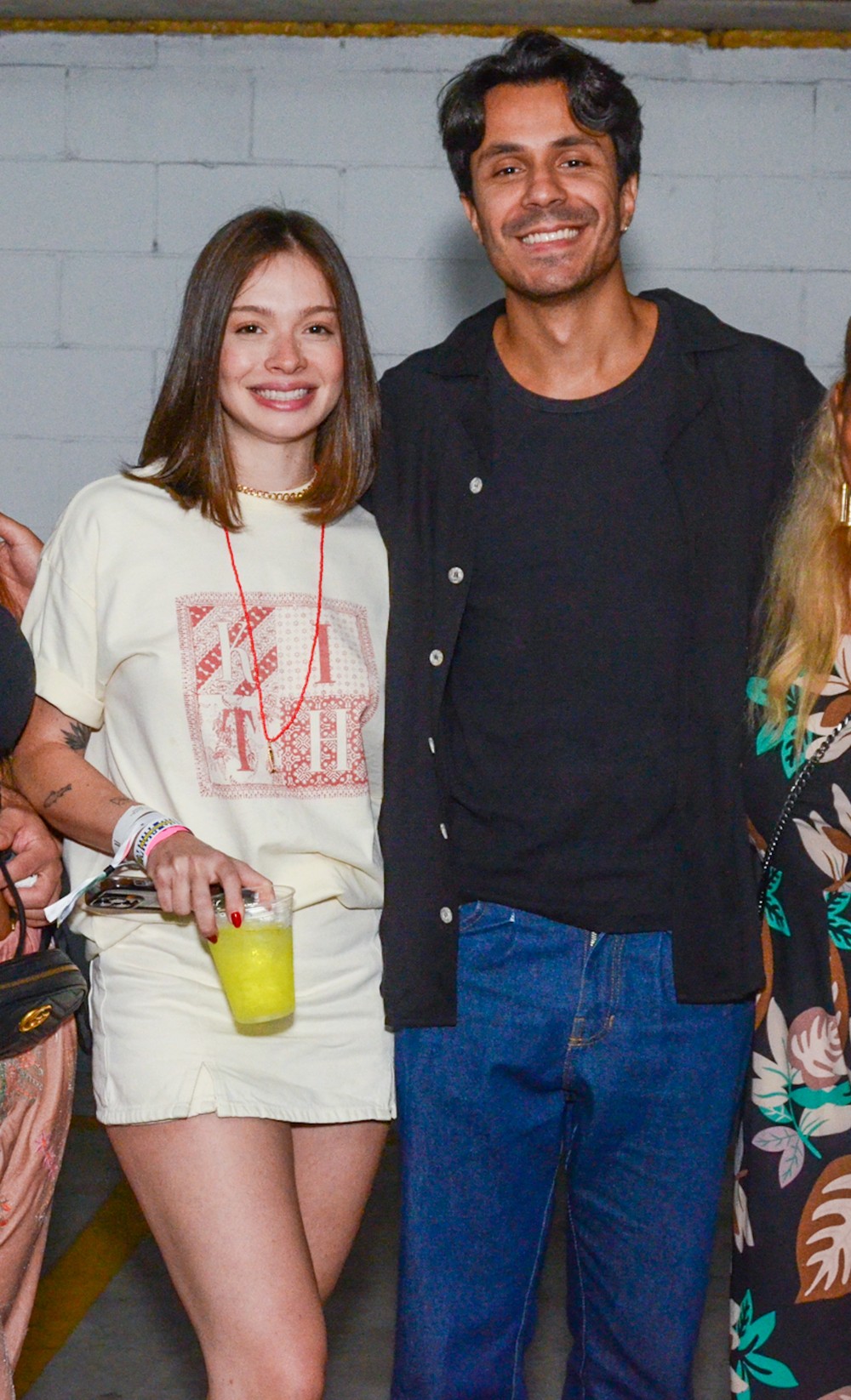 Pe Lu, ex-Restart, assume namoro com empresária e faz primeira aparição ...