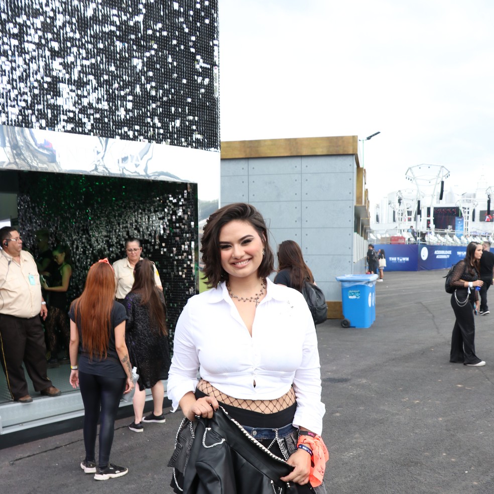 Sósias de Demi Lovato, Rihanna, Lady Gaga e Beyoncé vão ao The Town