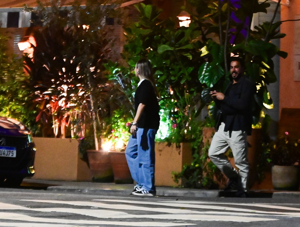Engatou! Renata e Maike, do BBB 25, são clicados juntos em restaurante ...