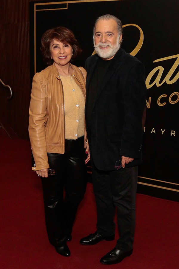 Tony Ramos curte show com a mulher, com quem é casado há 53 anos