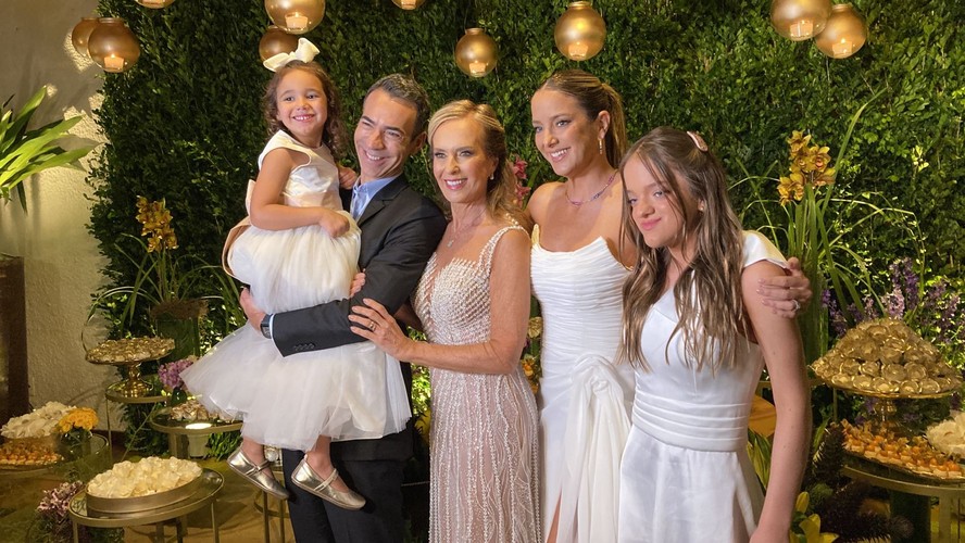 Eterna Garota de Ipanema, Helô Pinheiro celebra 80 com festão no Rio ...