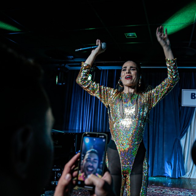 Wanessa Camargo chega com Dado Dolabella para show em camarote da ...
