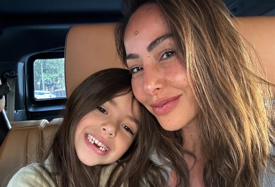 Sabrina Sato grava Zoe falando inglês: 'Eu, com minha lentidão, só ...