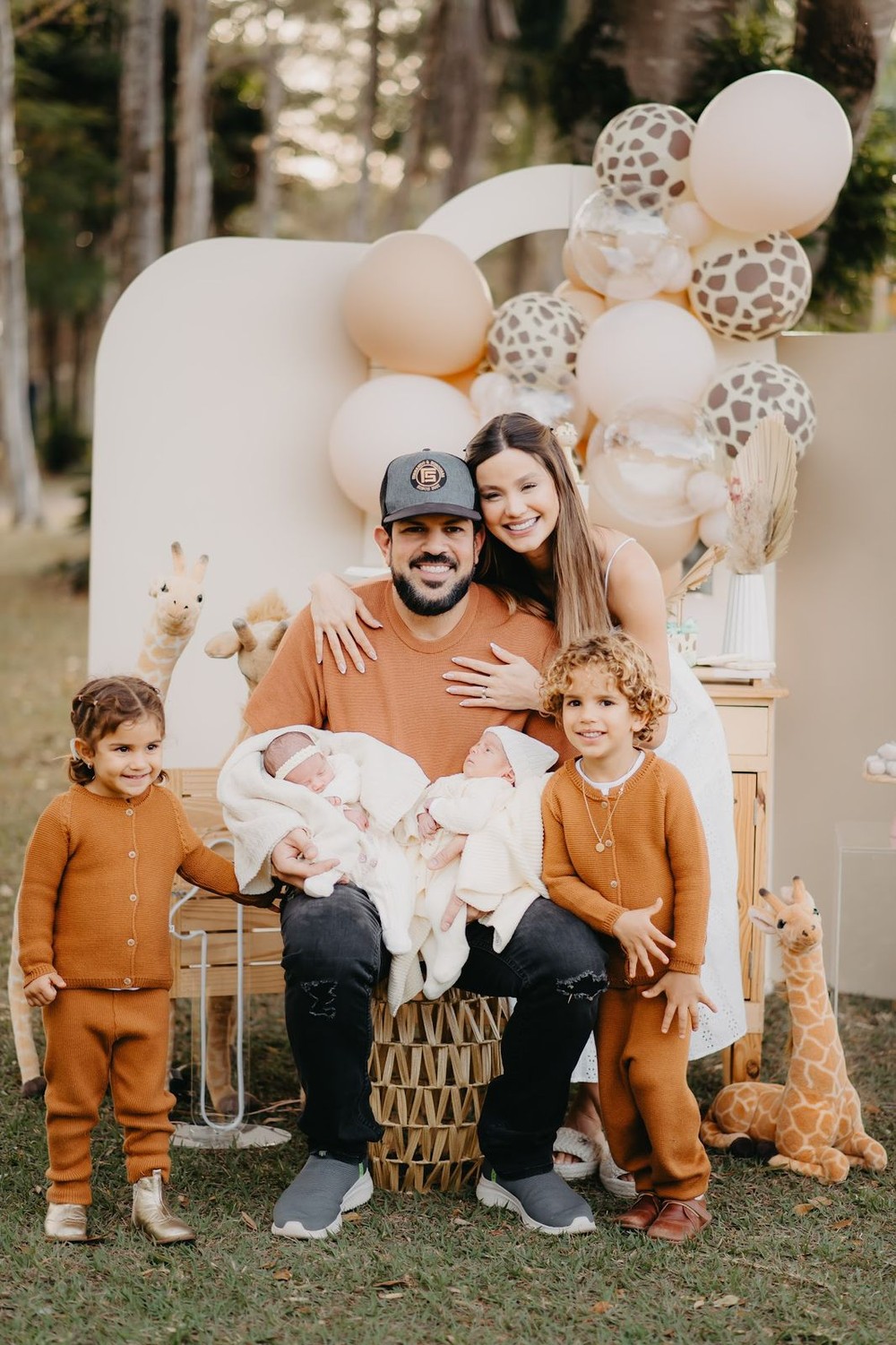Biah Rodrigues celebra ao lado de Sorocaba primeiro mês de gêmeos