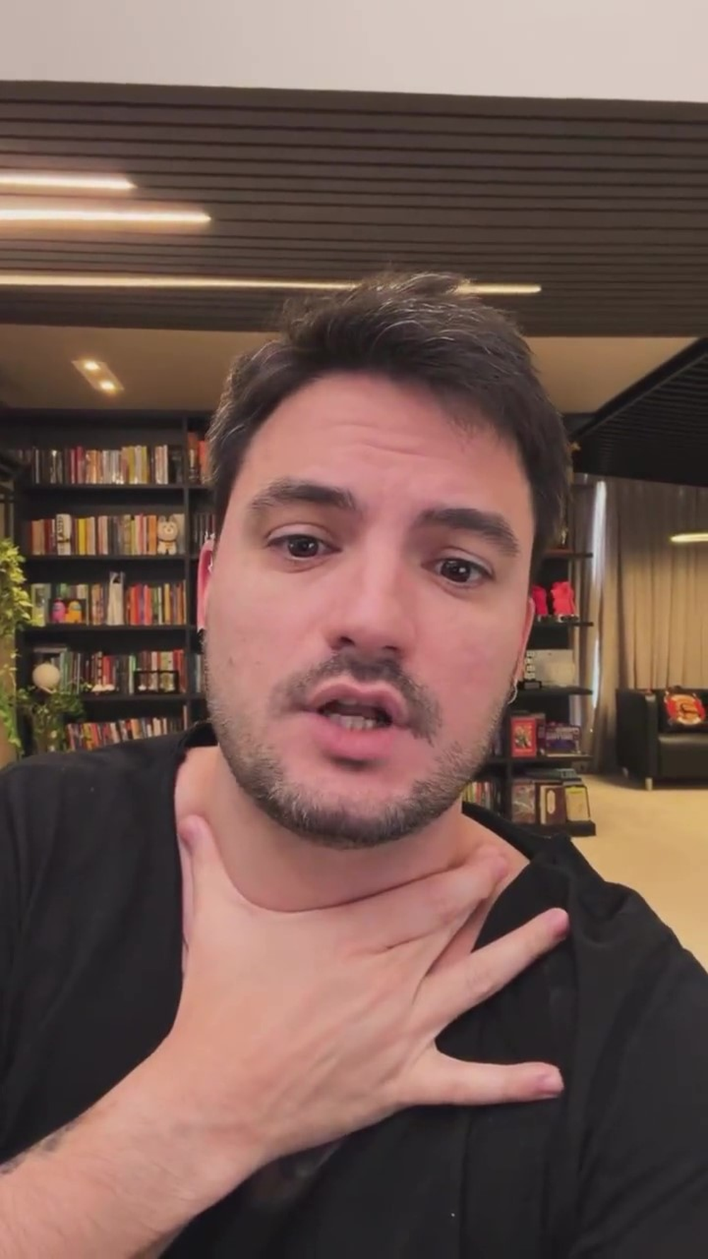 Felipe Neto fala de transtorno mental e agonia no pescoço; entenda