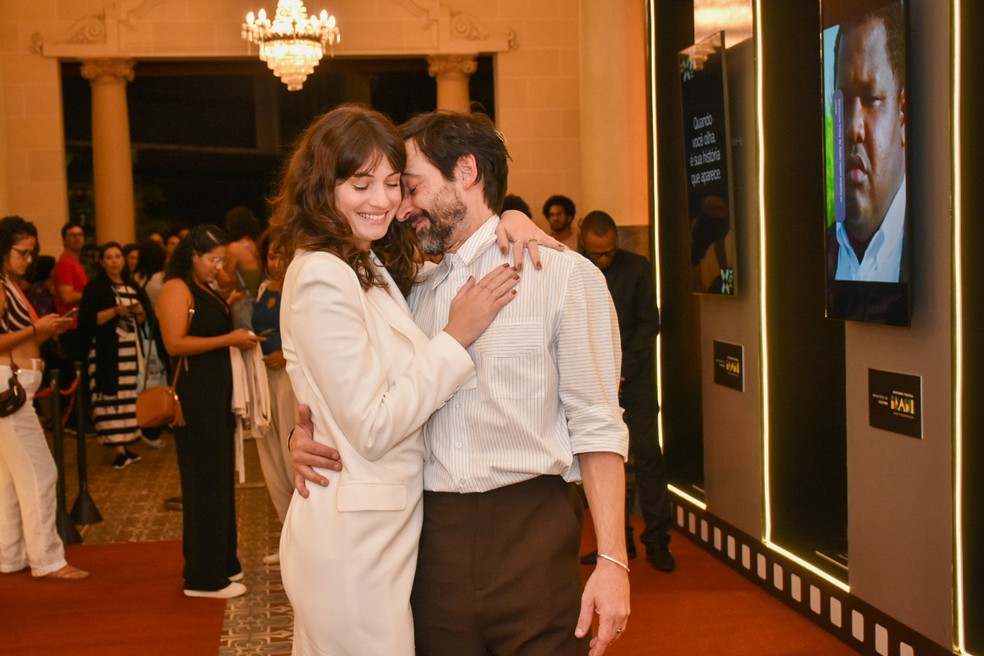 Júlio Andrade agradece esposa após receber homenagem no Cine PE: 'Se ...