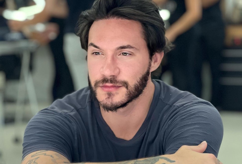 Eliezer exibe 'antes e depois' do corpo: 'Invejosos dirão que foi lipo ...