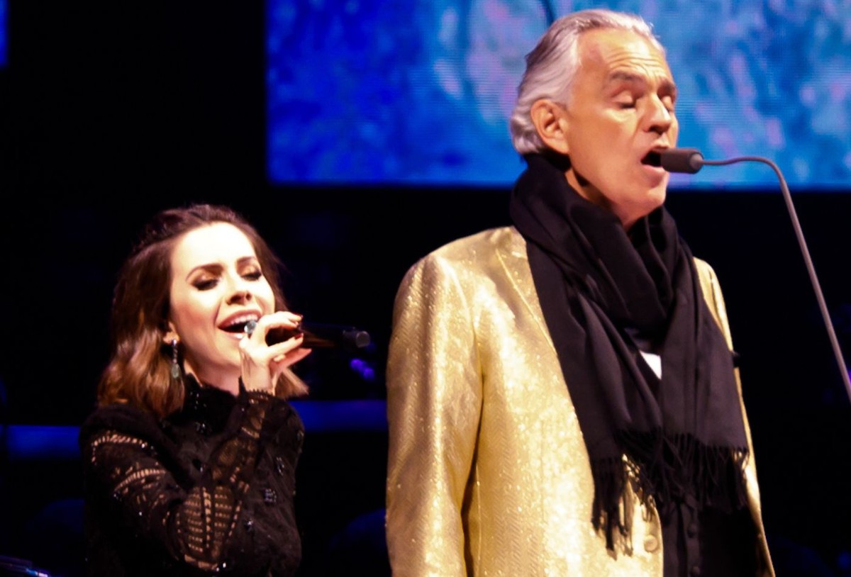 Sandy participa de show do cantor Andrea Bocelli, em São Paulo