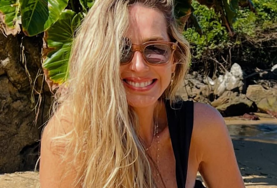 Mariana Weickert curte sabado de sol na praia e ganha muitos elogios; fotos
